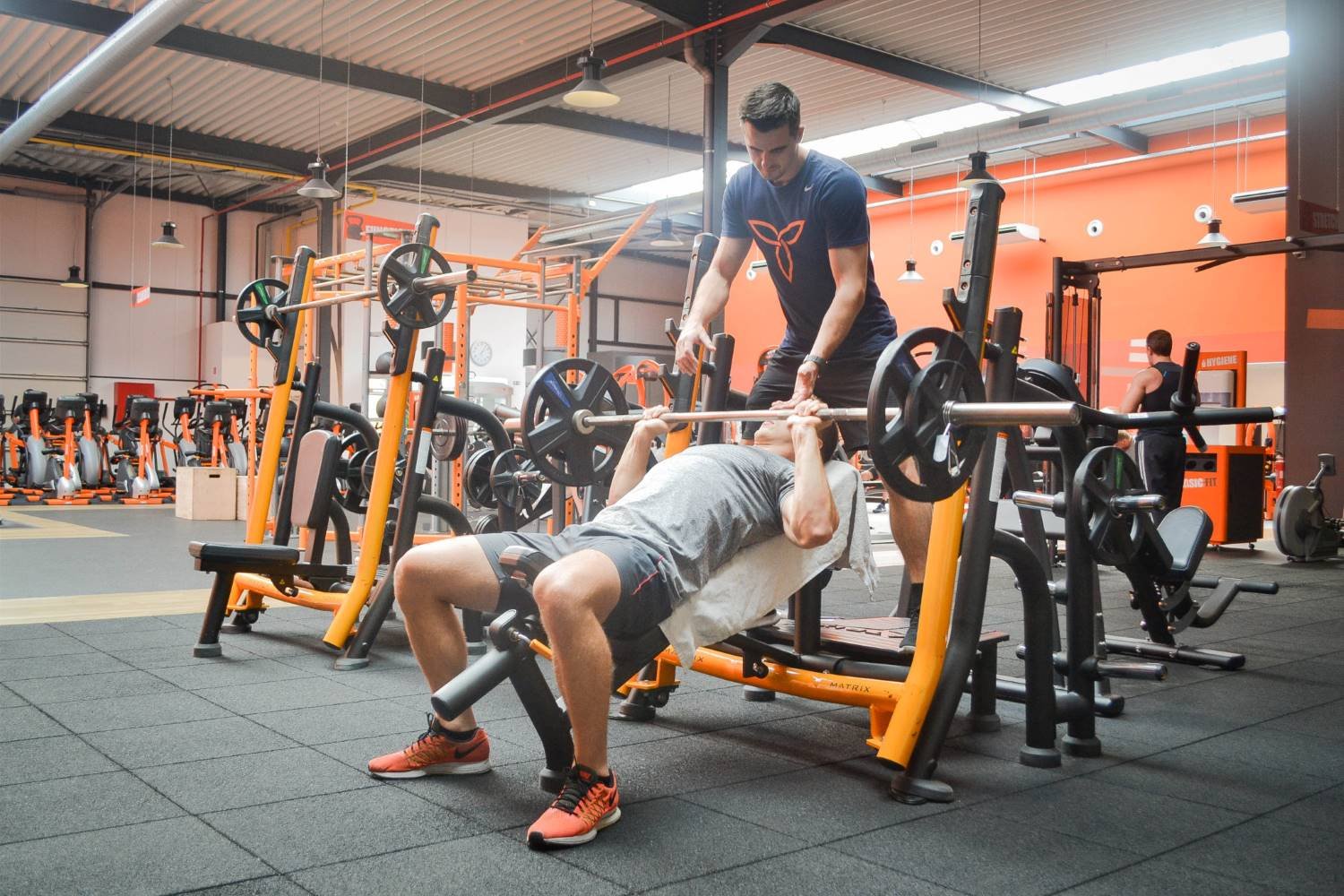 7 richtlijnen naar het aankomen van spiermassa voor beginners - B-Fit